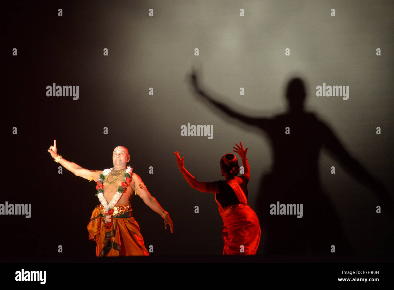 Dhaka, Bangladesh. 1st December, 2015. Indian artists Guru Raja and his ...