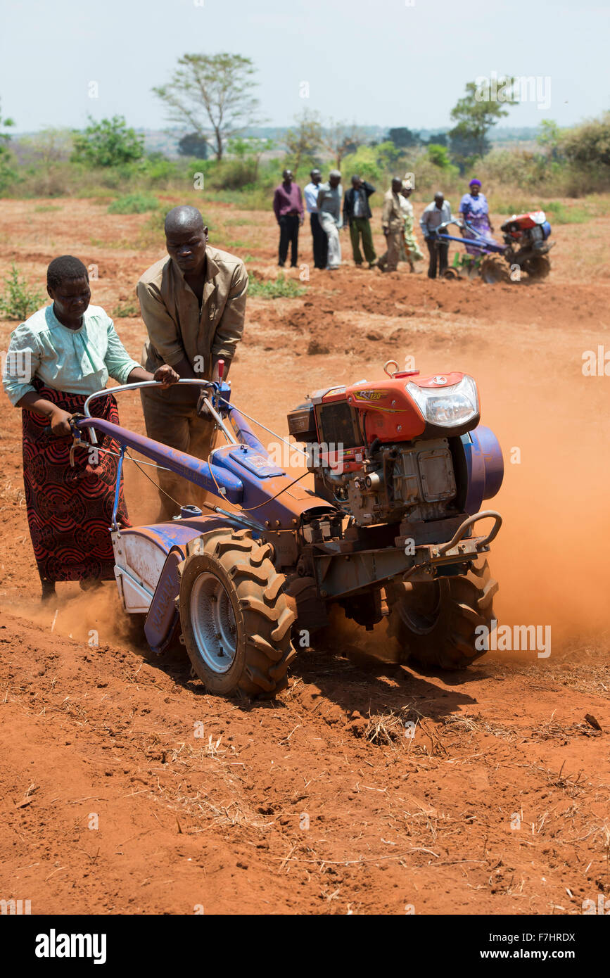 MALAWI, Lilongwe, hand tractor training for women small scale farmer ...