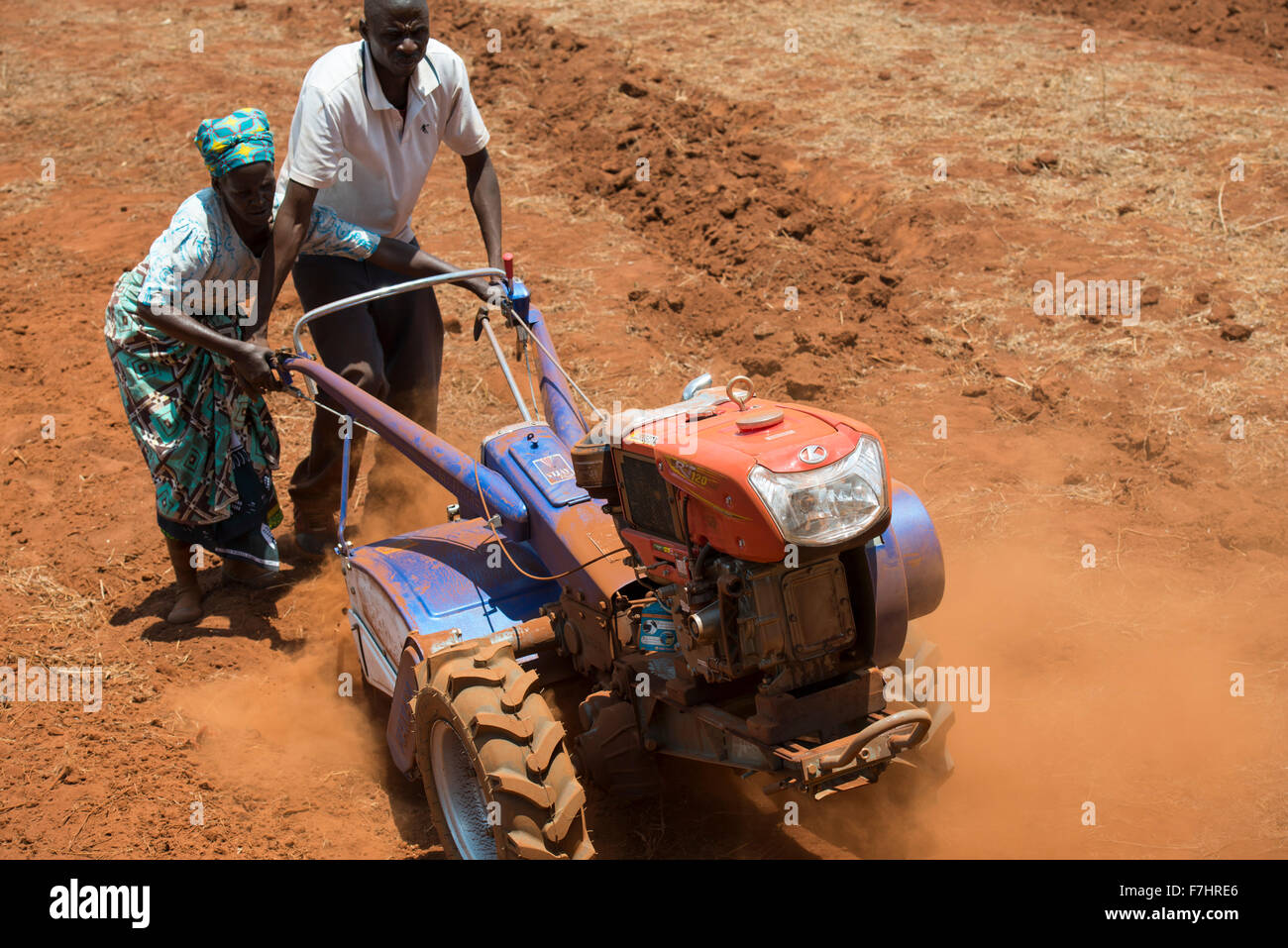 MALAWI, Lilongwe, hand tractor training for women small scale farmer ...