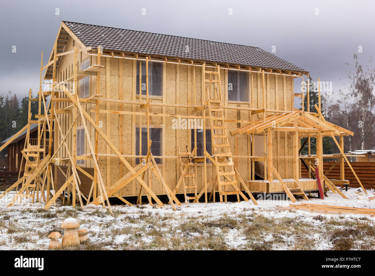 Single scaffolding hi-res stock photography and images - Alamy