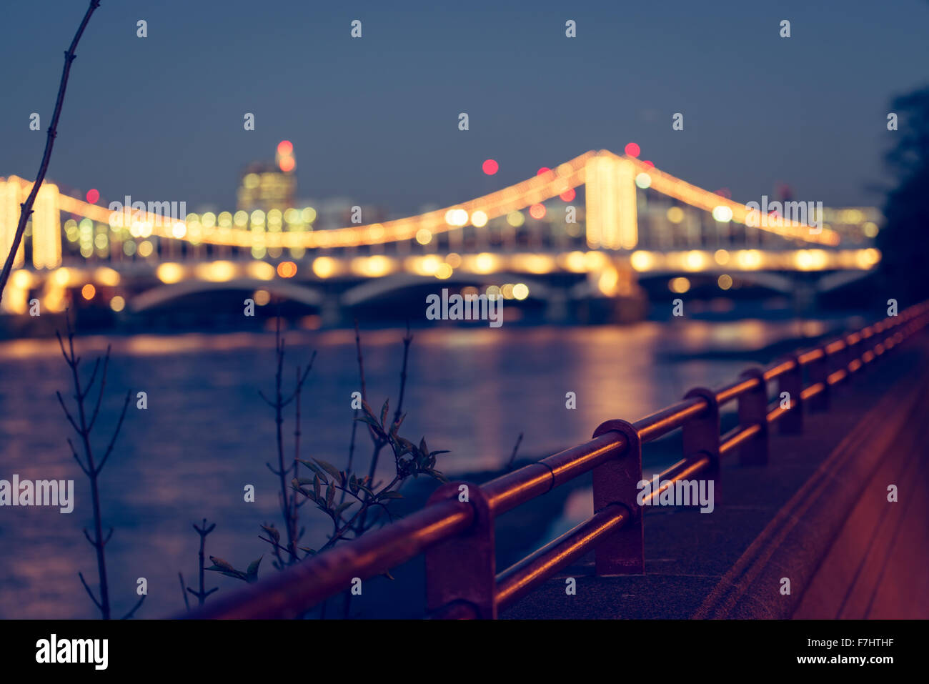 Looking down the Thames to Chelsea bridge Stock Photo - Alamy