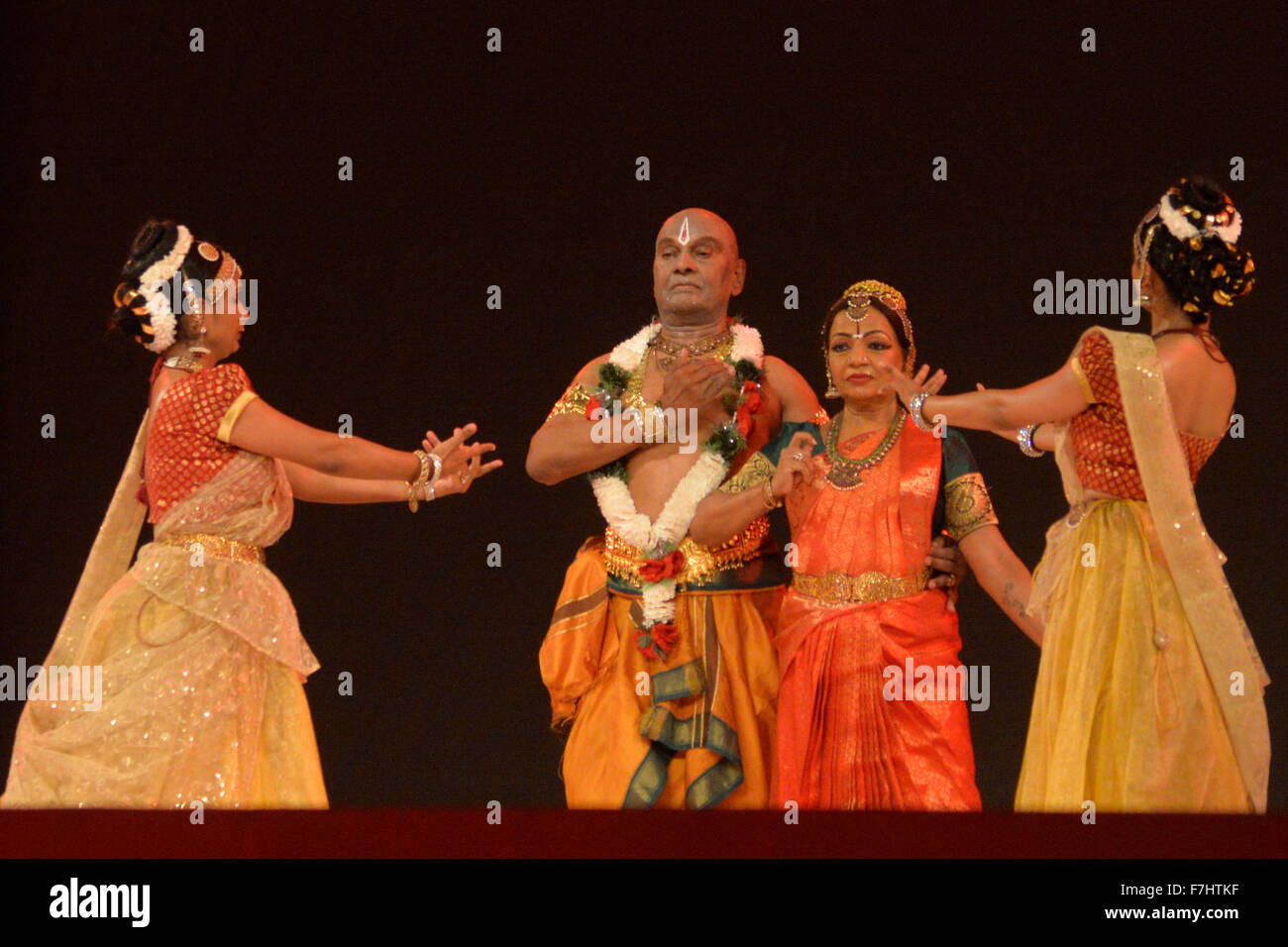 Dhaka, Bangladesh. 1st December, 2015. Indian artists Guru Raja,his ...