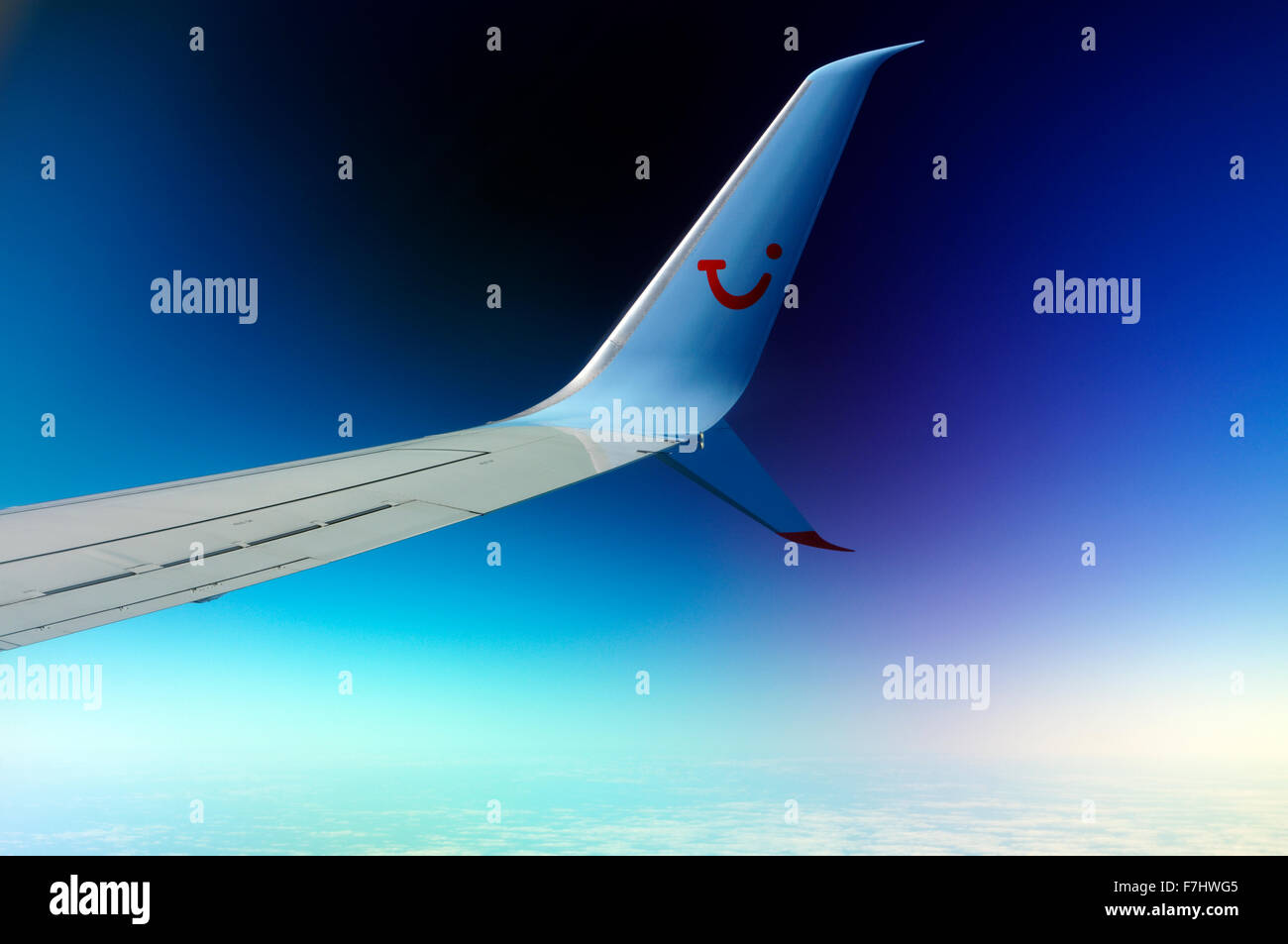 Boeing 737 in flight hi-res stock photography and images - Alamy