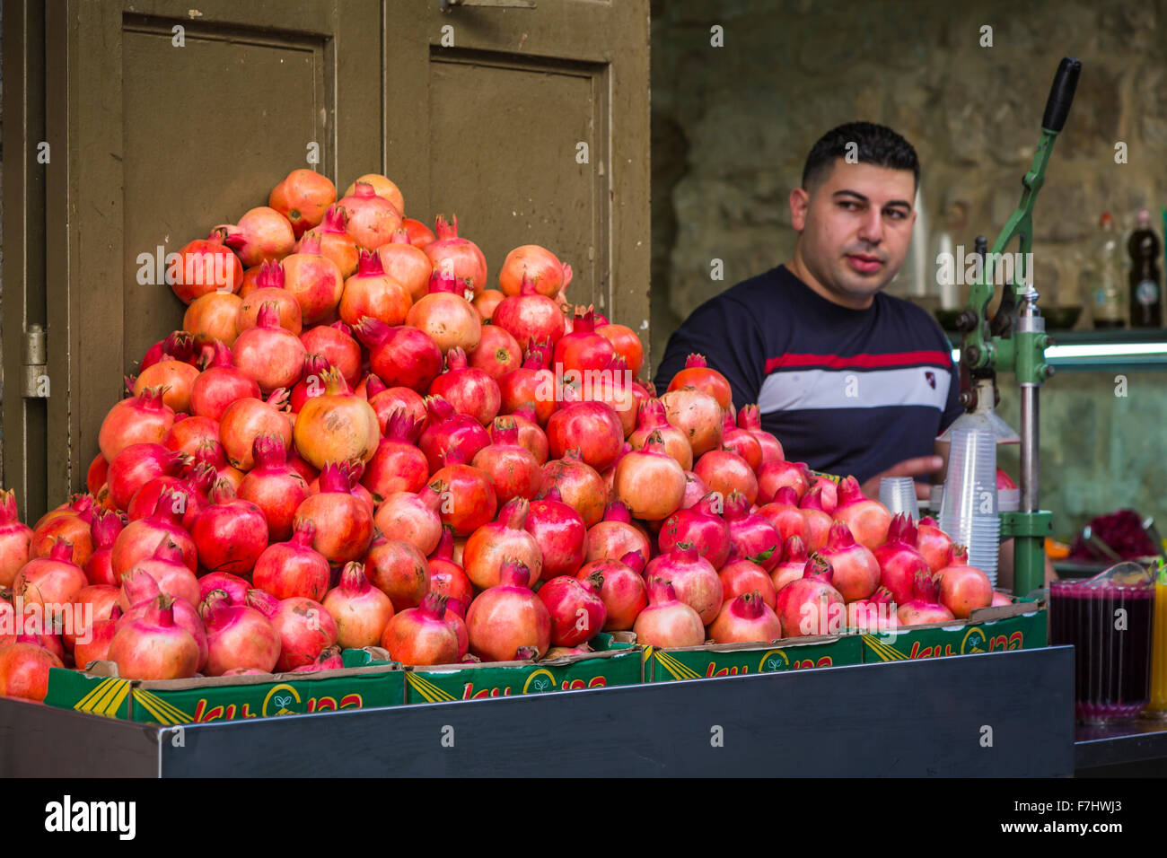 A fresh fruit juice street kiosk in the Old city of Jerusalem, Israel ...