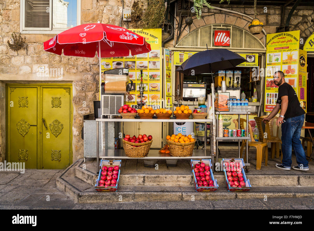 A fresh fruit juice street kiosk in the Old city of Jerusalem, Israel ...