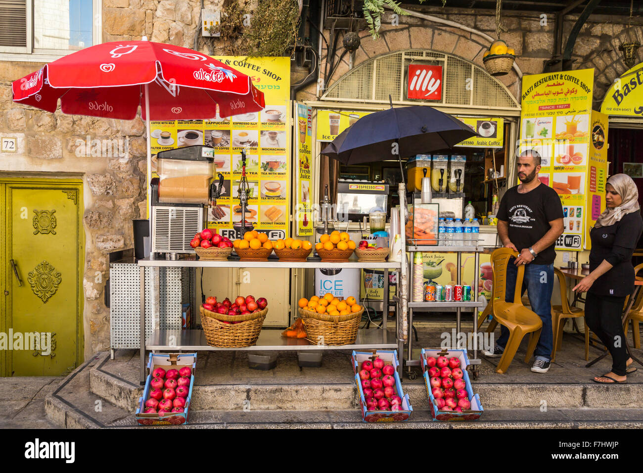 A fresh fruit juice street kiosk in the Old city of Jerusalem, Israel ...