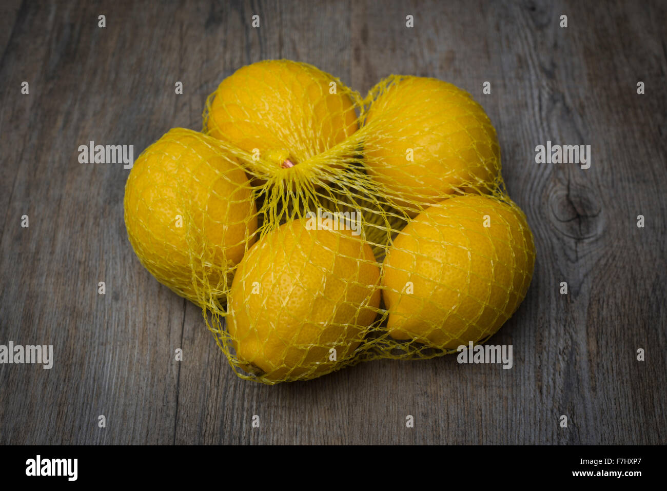 Lemons in the net hi-res stock photography and images - Alamy