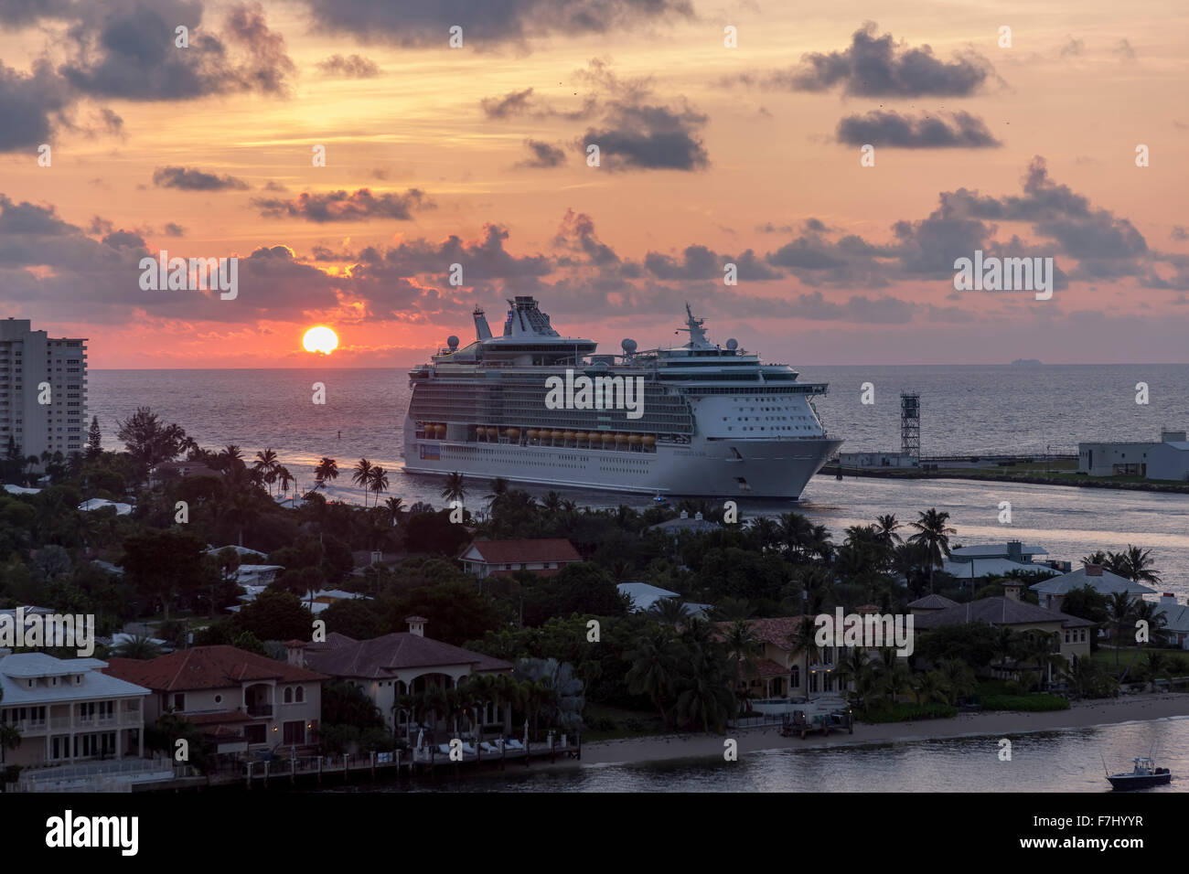 Royal Caribbeans Independence of the Seas at Sunrise entering the ... Royal Caribbeans Independence of the Seas at Sunrise entering the ...