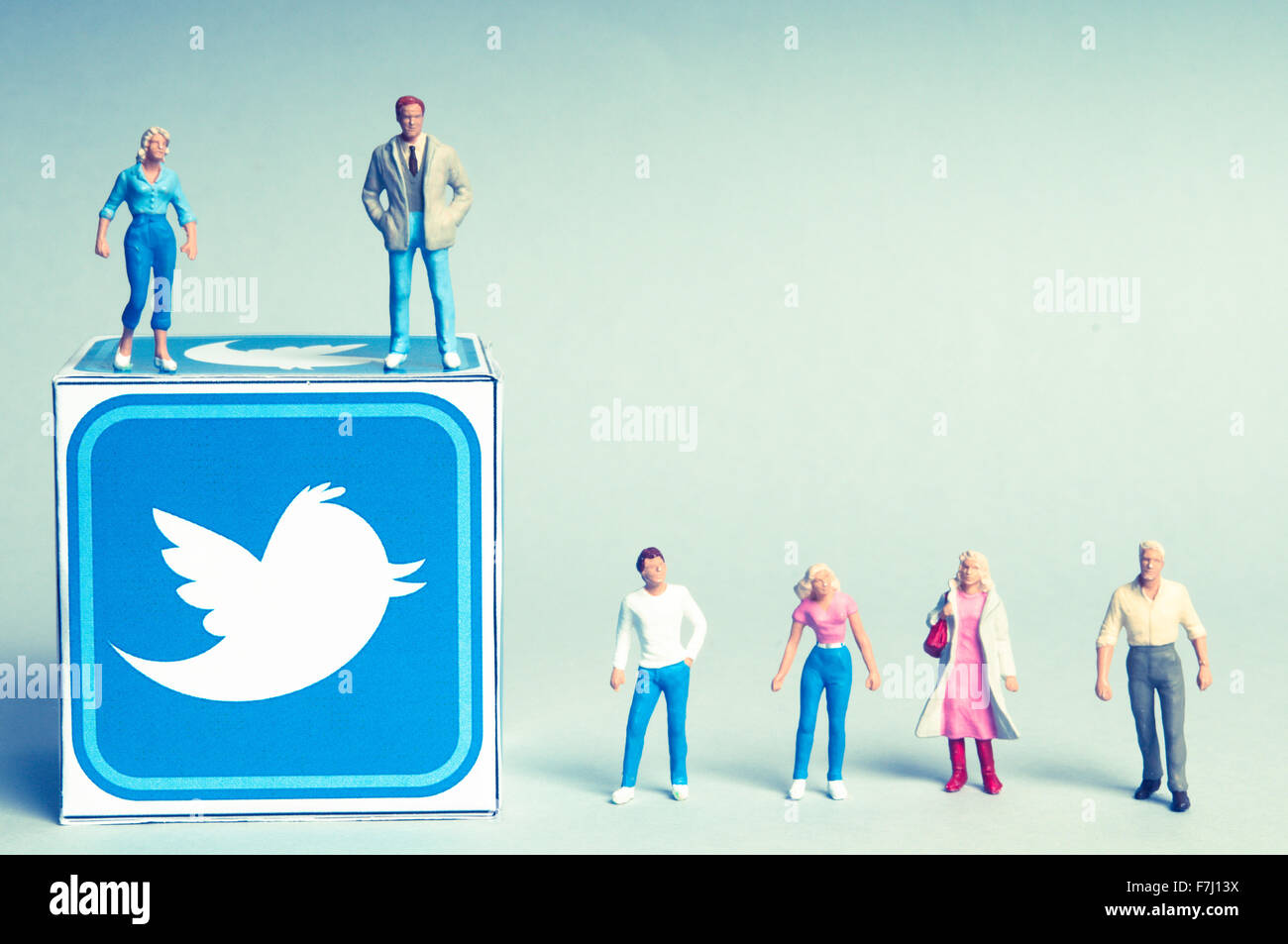 Social media connections twitter hi-res stock photography and images ...