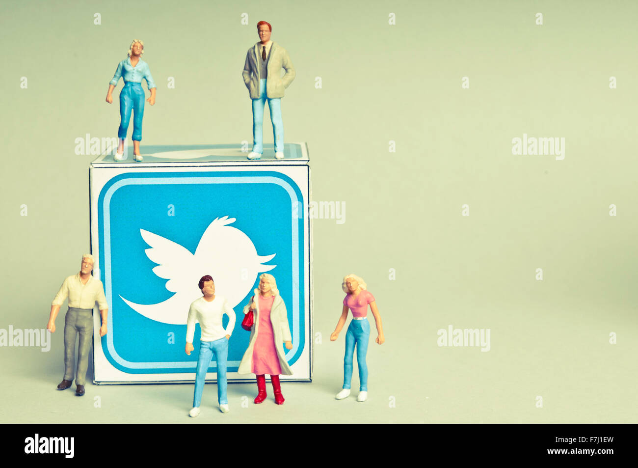 Twitter social hi-res stock photography and images - Alamy