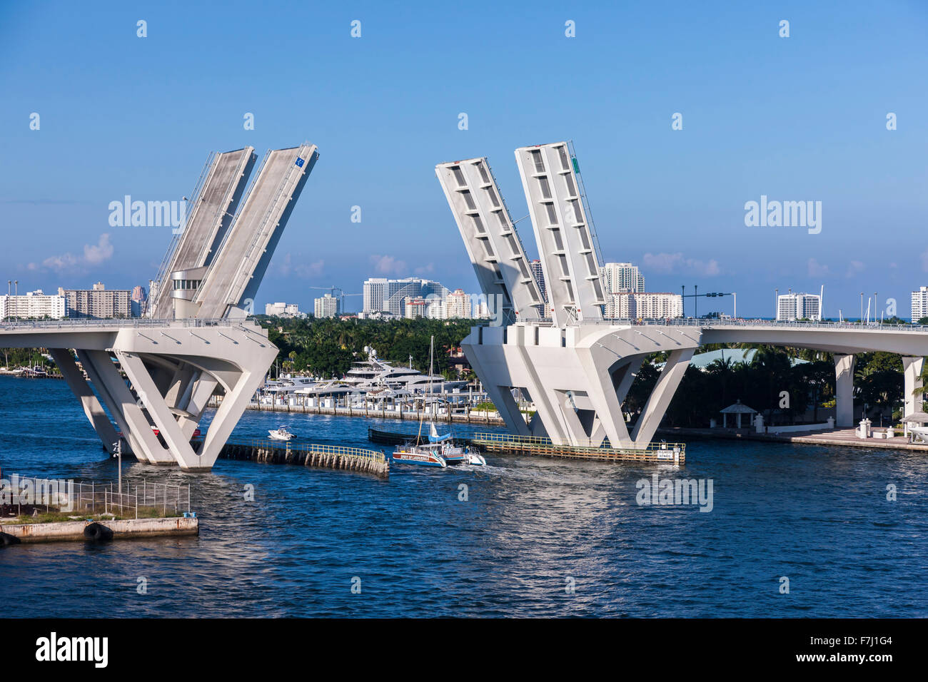 Drawbridge on the 17 st Causeway Port Everglades, Fort Lauderdale ...