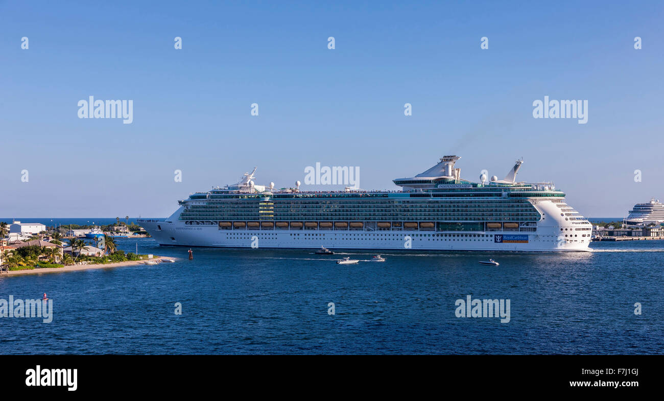 Royal Caribbeans Independence of the Seas leaving Port Everglades, Fort ... Royal Caribbeans Independence of the Seas leaving Port Everglades, Fort ...