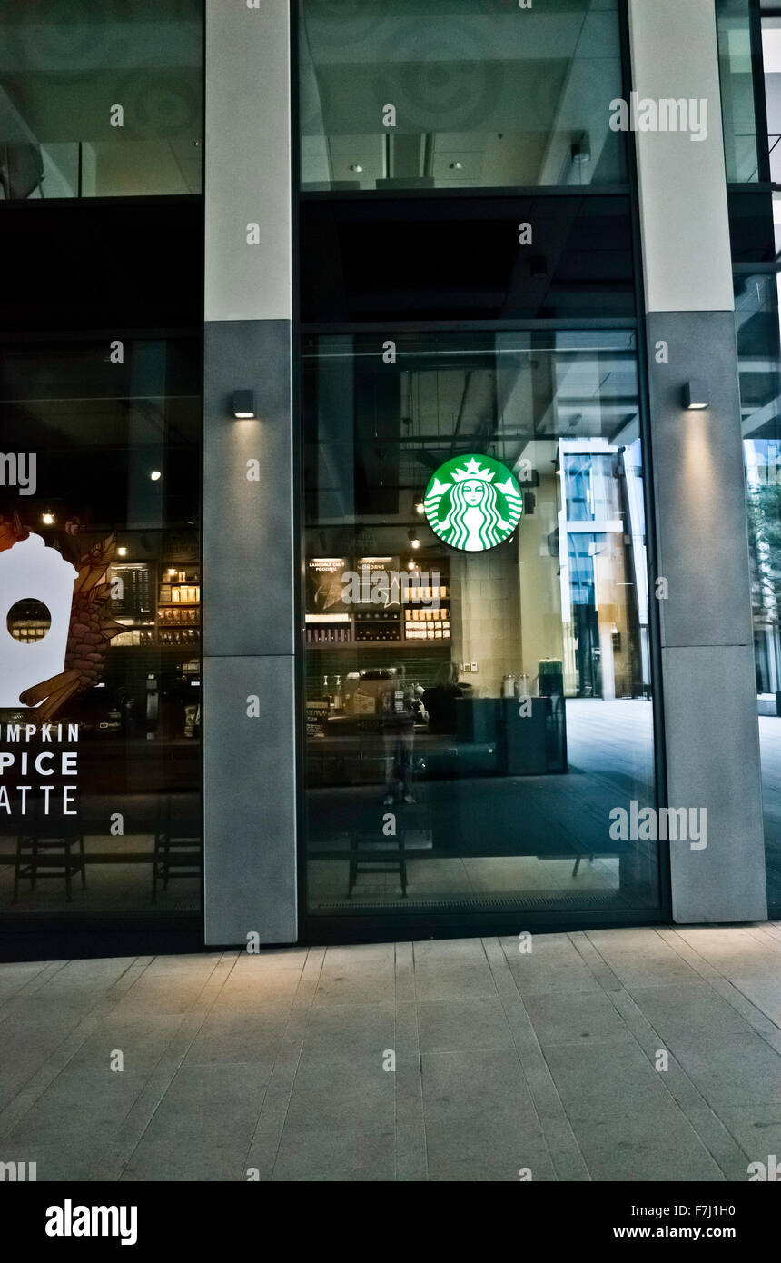 Starbucks window hi-res stock photography and images - Alamy