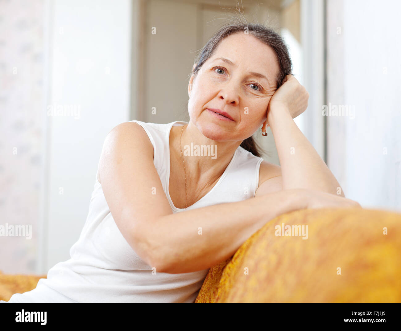Portrait of quiet beauty mature woman in home interior Stock Photo - Alamy