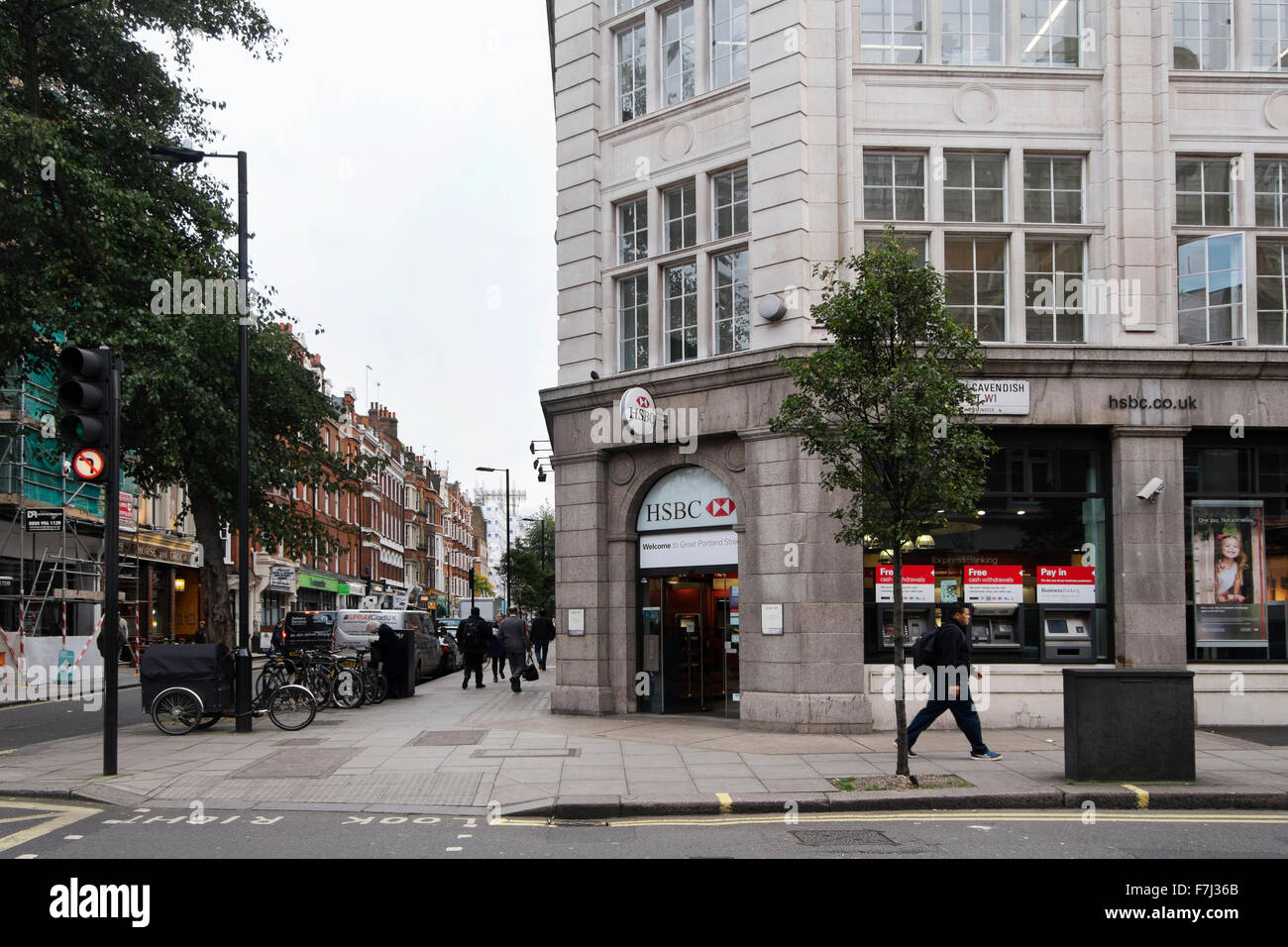 Hsbc bank english street bank hi-res stock photography and images - Alamy