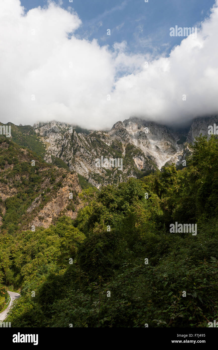 Carrara marble quarry i hi-res stock photography and images - Alamy