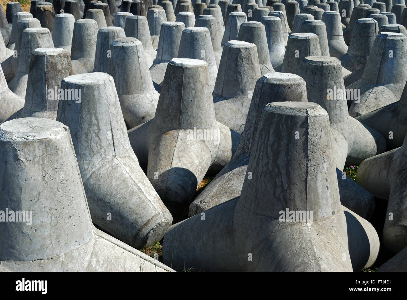 India seawall hi-res stock photography and images - Alamy