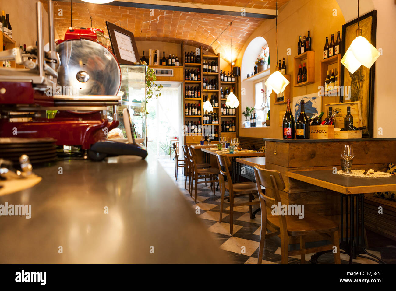 Buca dellomo selvatica hi-res stock photography and images - Alamy