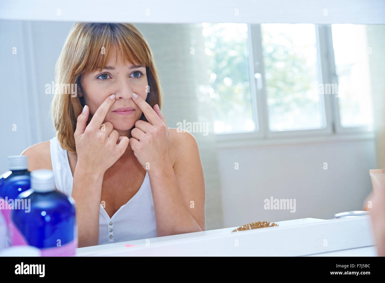 Mature woman mirror hi-res stock photography and images - Alamy