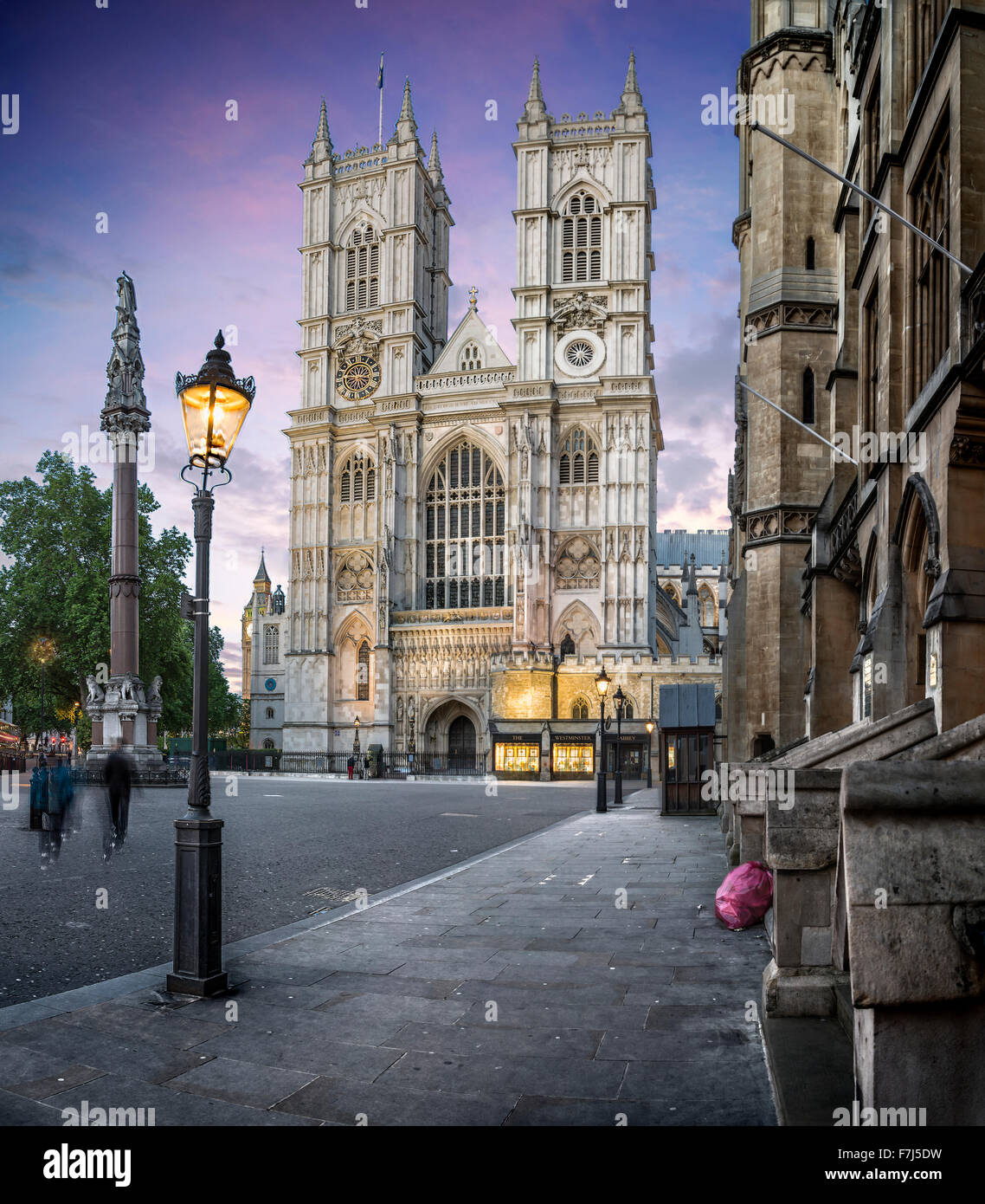 Westminster abbey exterior hi-res stock photography and images - Alamy