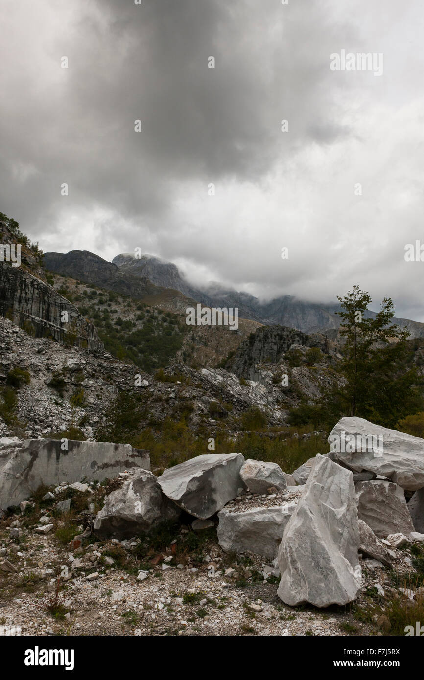 Marble quarries of the Apuan Alps, Tuscany Stock Photo - Alamy