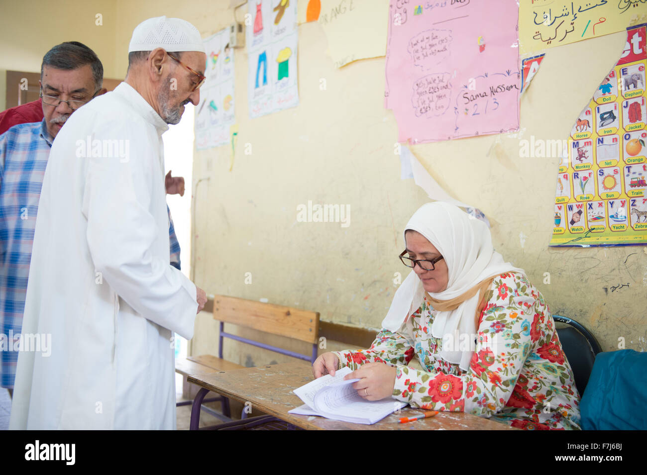 Voter check in hi-res stock photography and images - Alamy