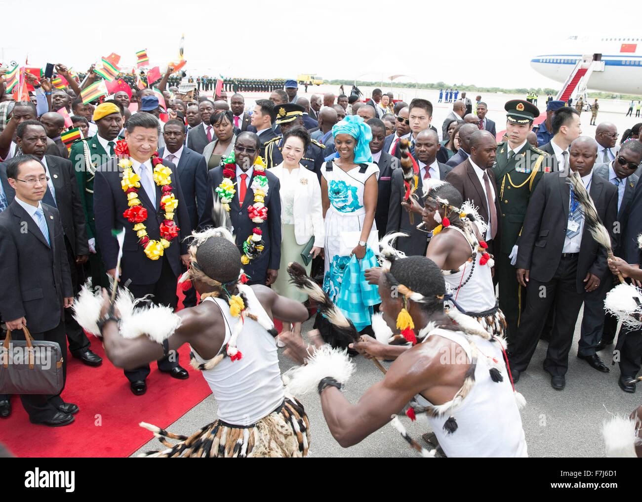 Zimbabwe dance hi-res stock photography and images - Alamy