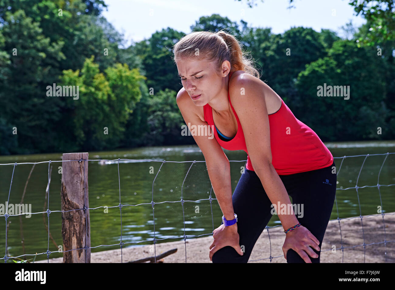 WOMAN PRACTISING SPORT Stock Photo - Alamy