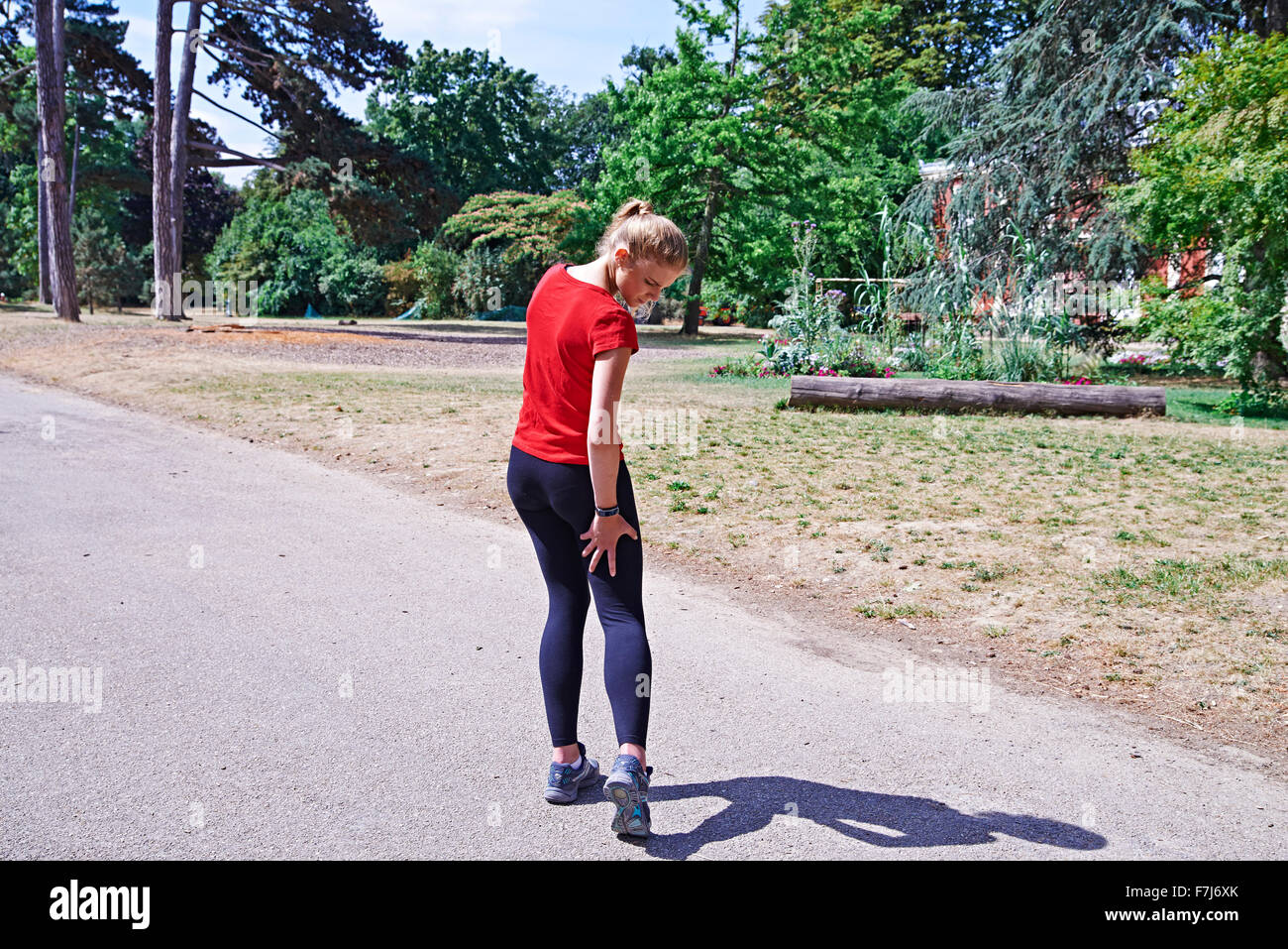 WOMAN PRACTISING SPORT Stock Photo - Alamy