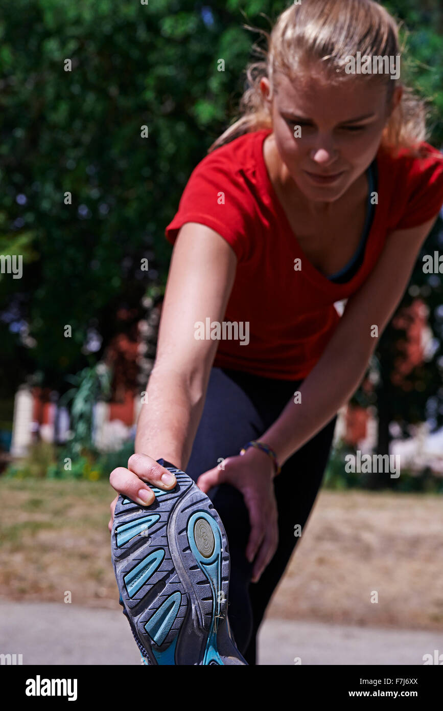 WOMAN PRACTISING SPORT Stock Photo - Alamy