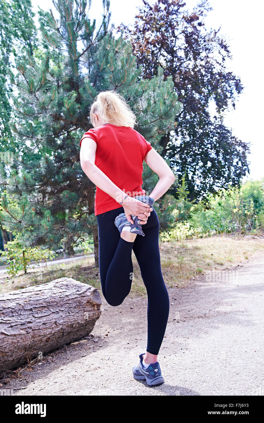 WOMAN PRACTISING SPORT Stock Photo - Alamy