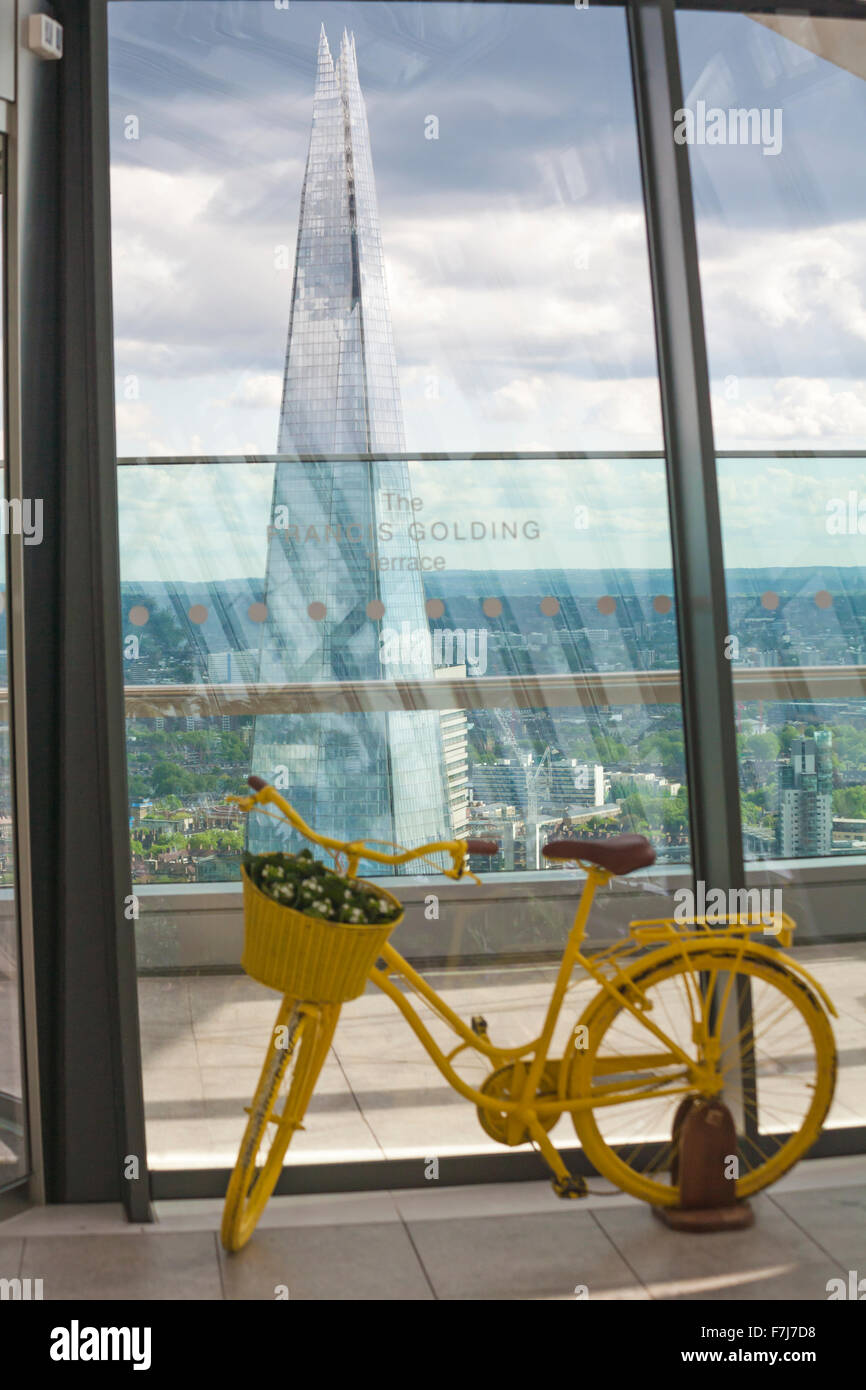 Yellow shard hi-res stock photography and images - Alamy