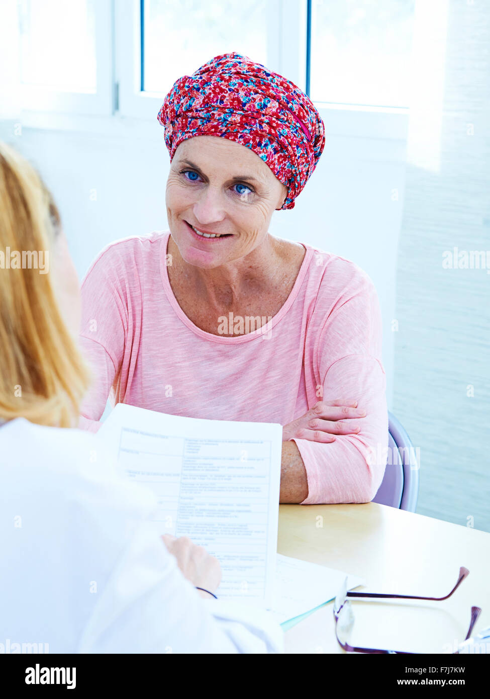 Smiling cancer patient hi-res stock photography and images - Alamy