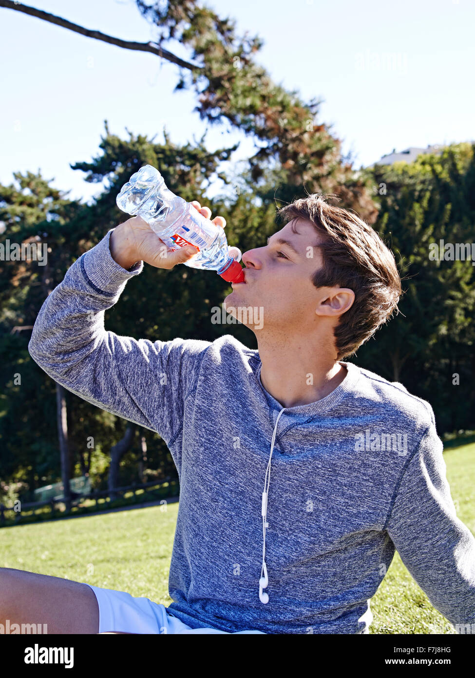 Man drink sit hi-res stock photography and images - Alamy