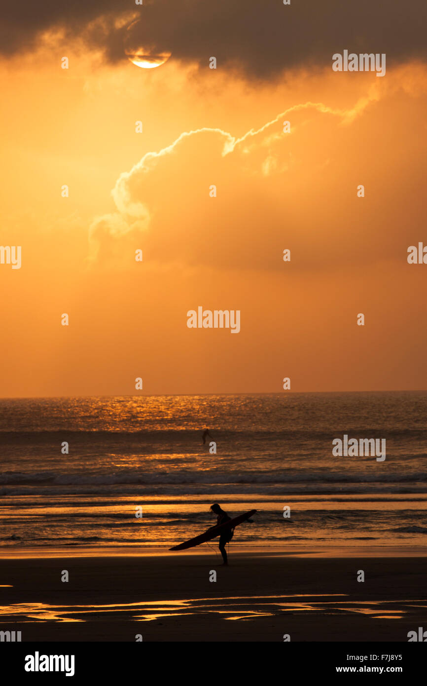 Surfer sunset hi-res stock photography and images - Alamy