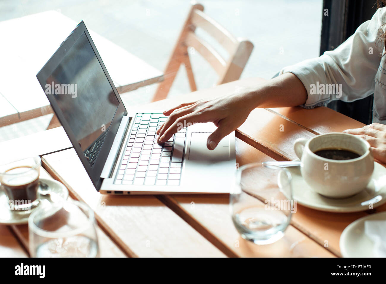Telework shop woman hi-res stock photography and images - Alamy