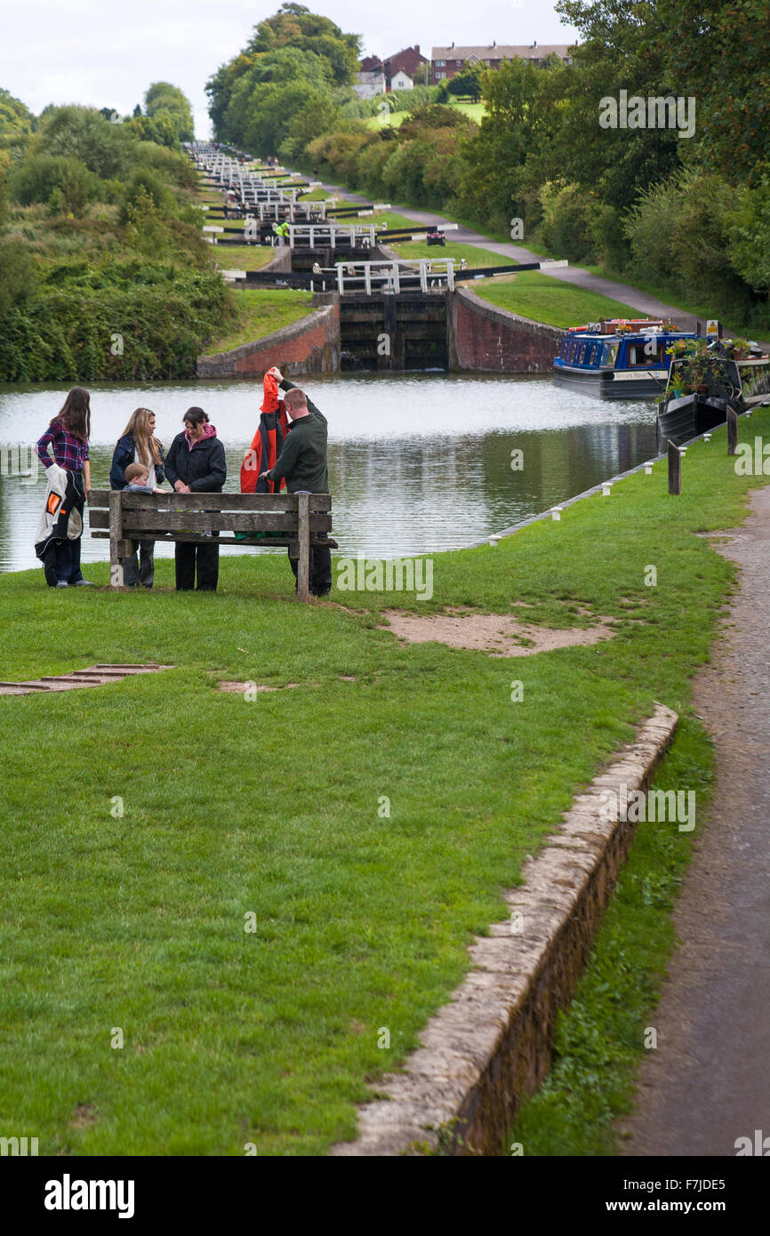 Caen Hill Locks on the Kennet and Avon Canal, Devizes, Wiltshire ...