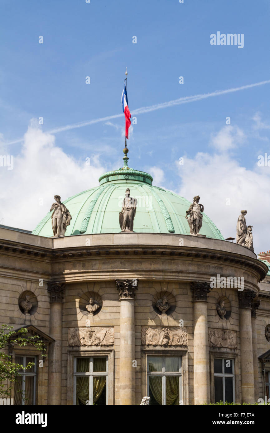 Historic building in Paris France Stock Photo - Alamy