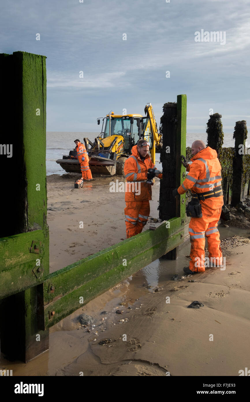 repairing wooden groyne beach walton naze essex, groynes are sturdy ...