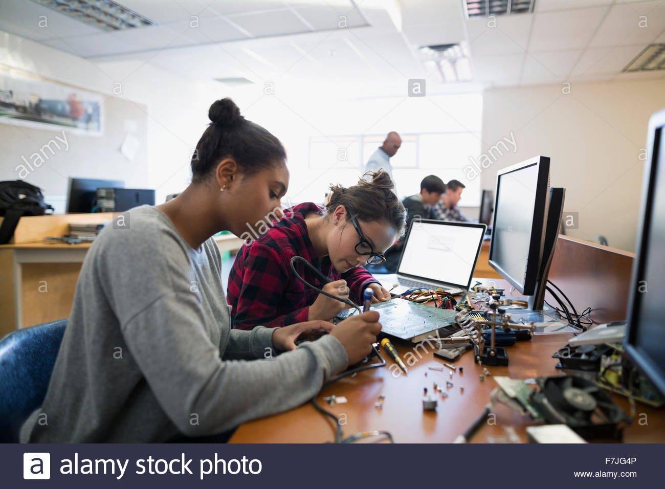 Computer science students hi-res stock photography and images - Alamy