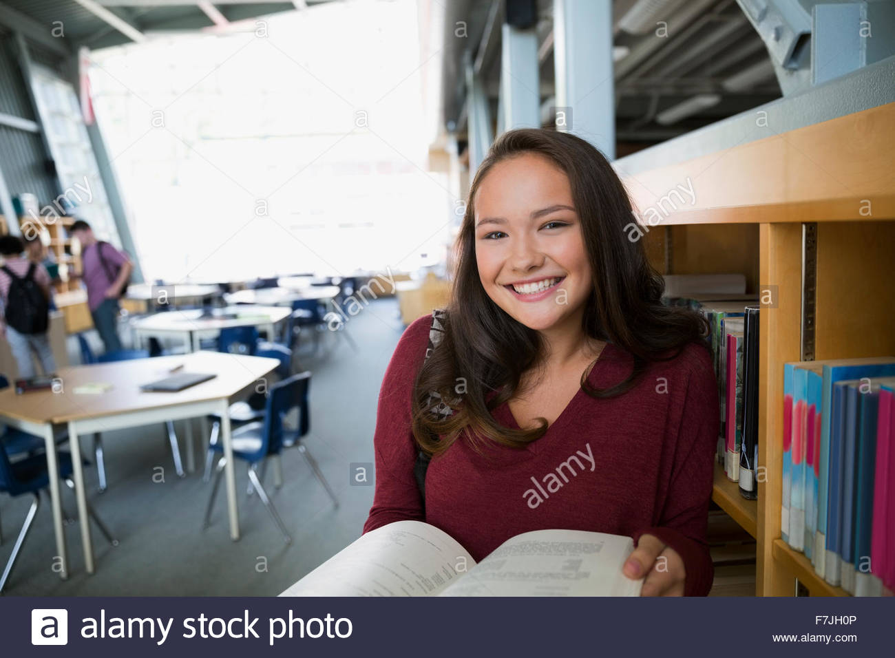 Teenager reading book school hi-res stock photography and images - Alamy