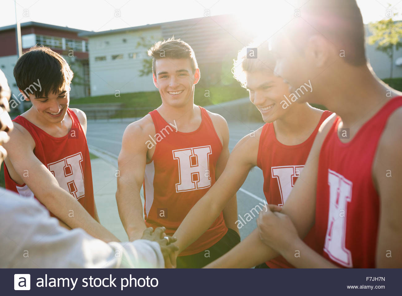 Sports team huddle hi-res stock photography and images - Alamy