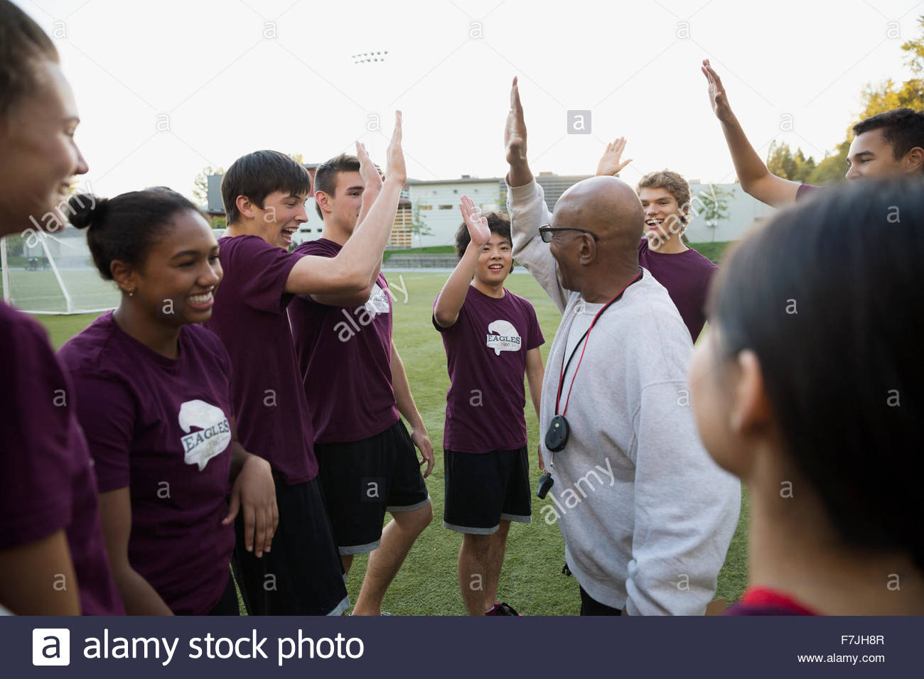 Boys high fiving hi-res stock photography and images - Alamy