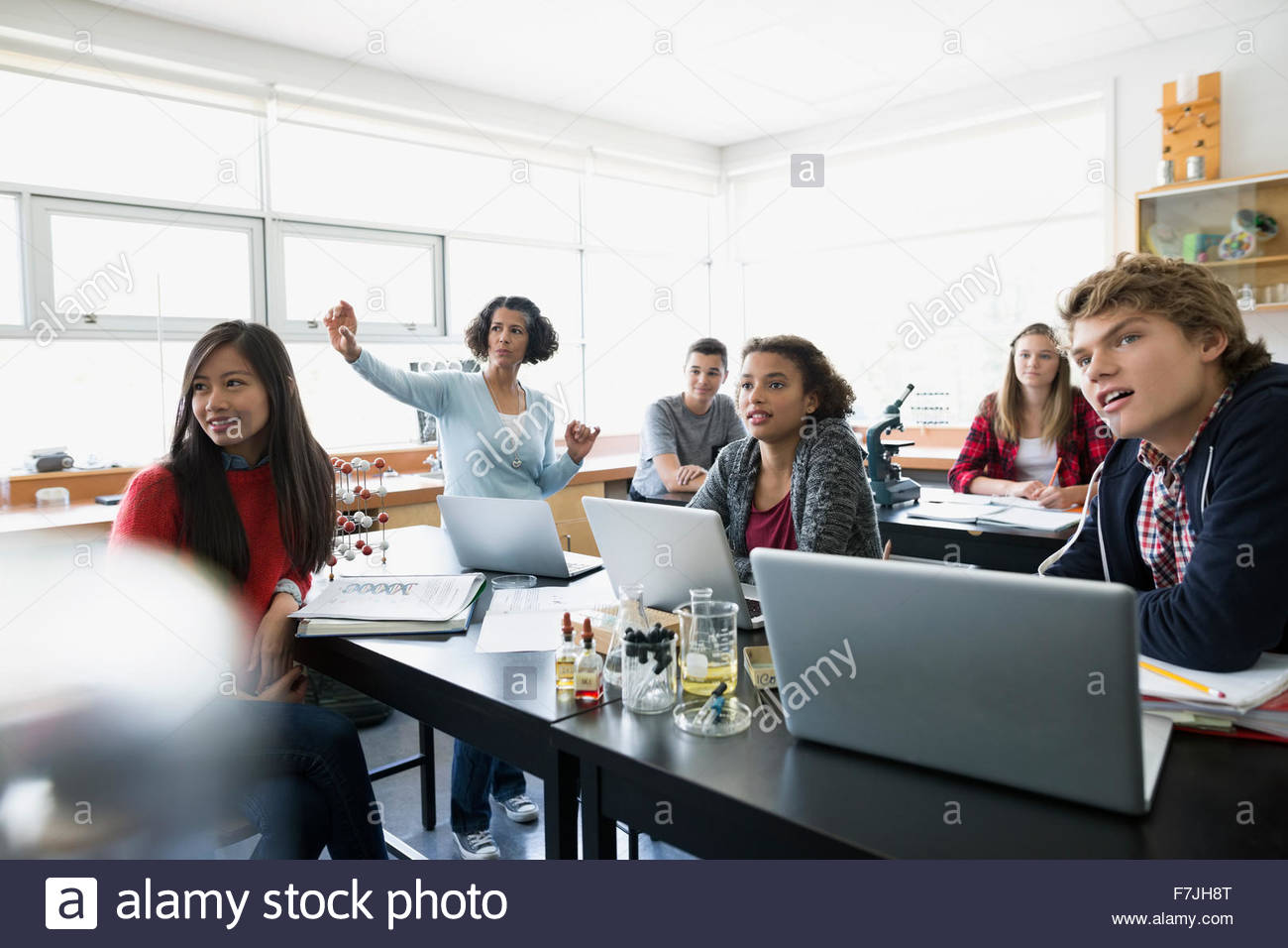 Mixed classroom 12 13 14 15 years hi-res stock photography and images ...