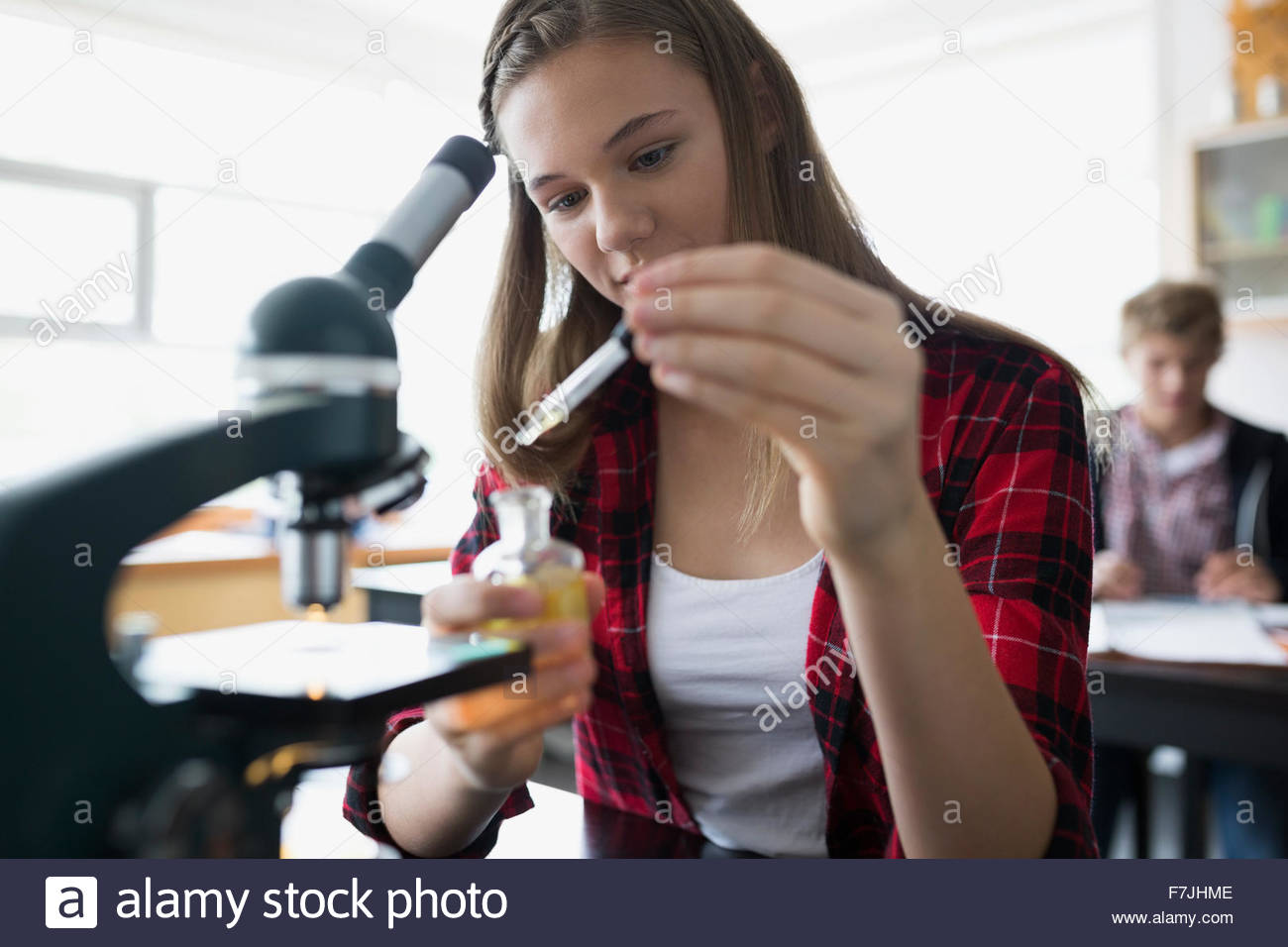 School microscope hi-res stock photography and images - Alamy