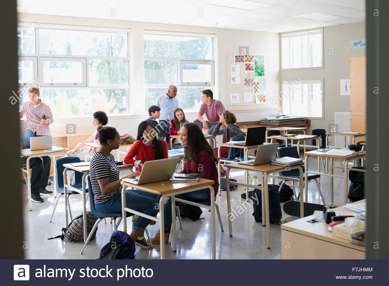 Study groups classroom hi-res stock photography and images - Alamy