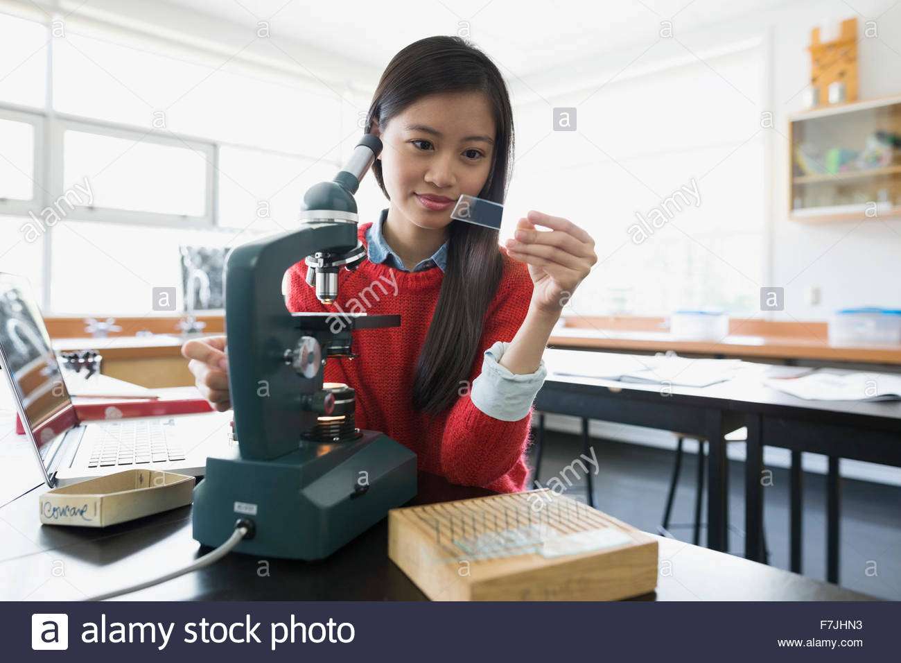 High school science lab table hi-res stock photography and images - Alamy