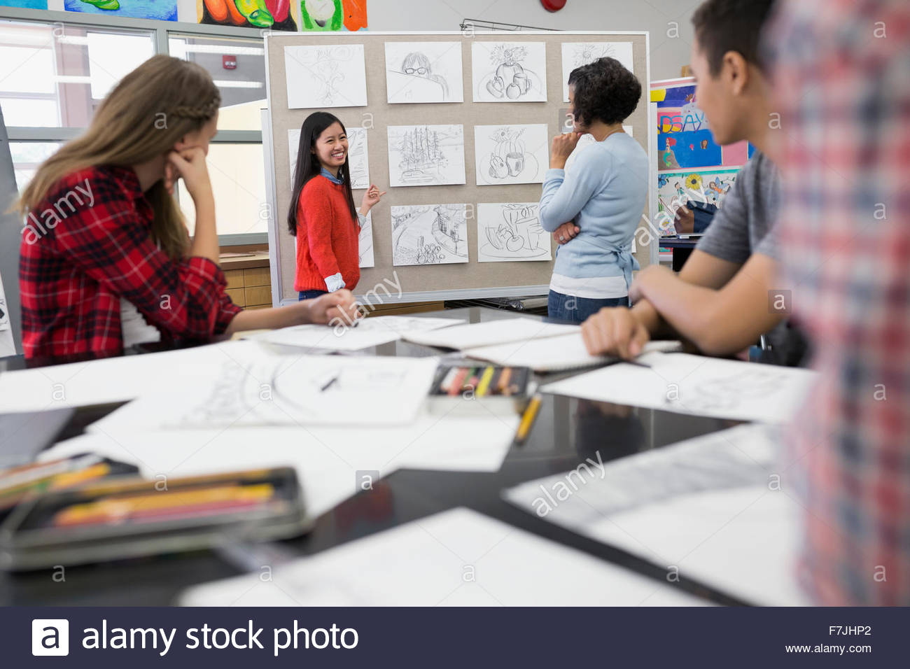 High school girl presentation to class hi-res stock photography and ...