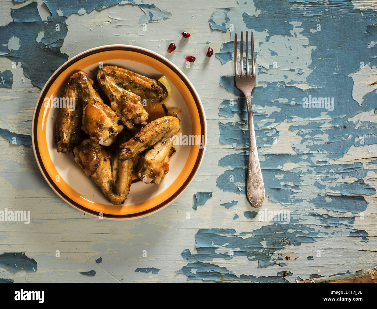 Nov. 25, 2015 - Fryed chicken wings on plate on old weathering painted ...