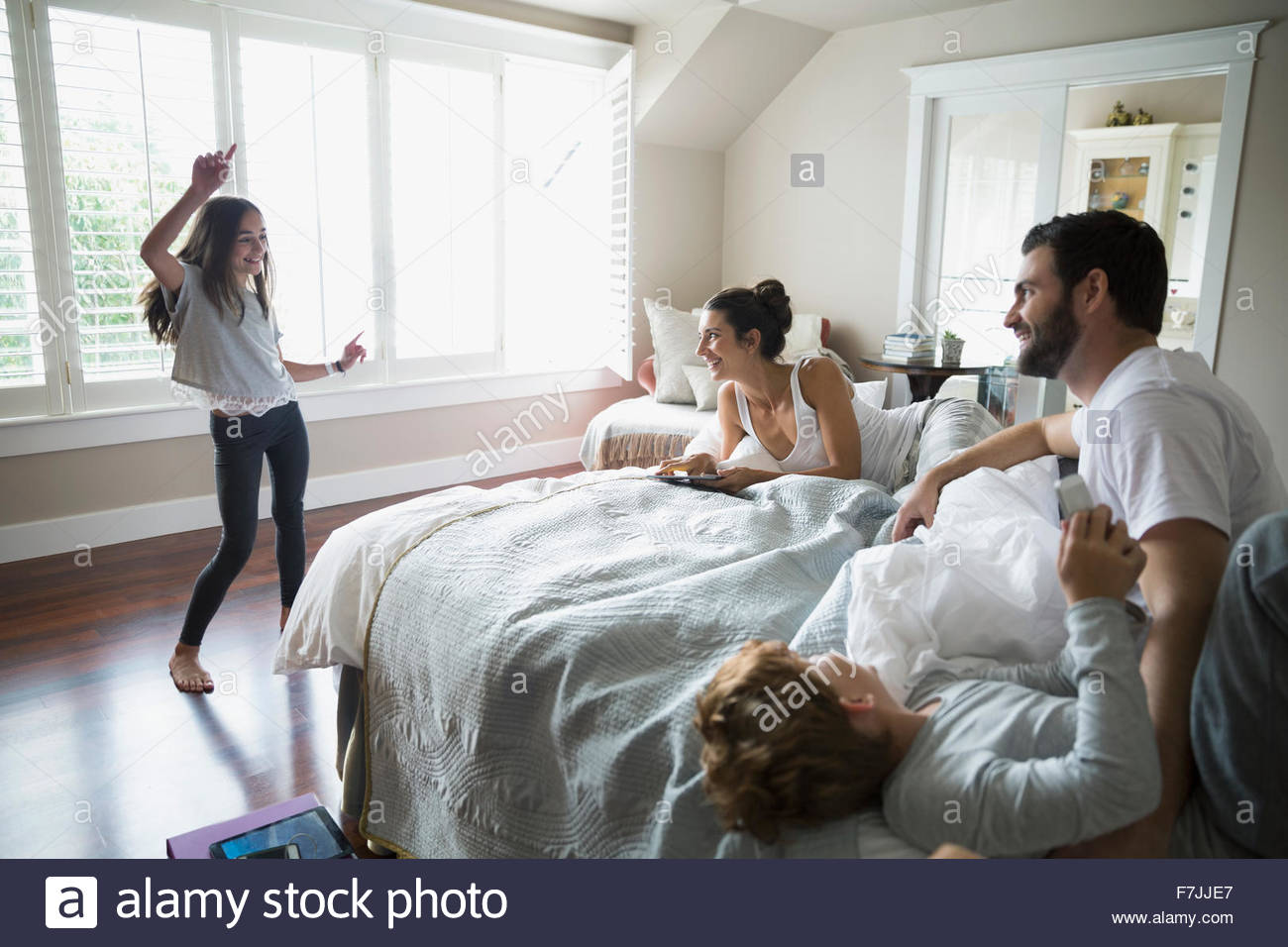 Girl dancing in bedroom hi-res stock photography and images - Alamy